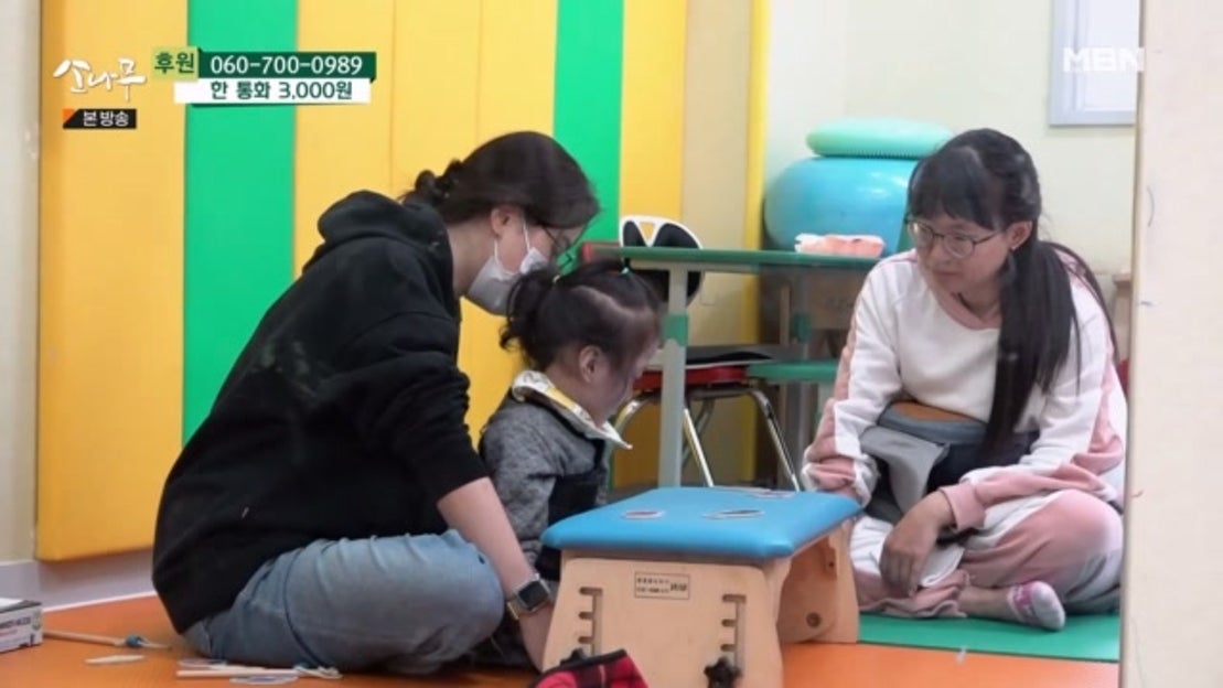 재활치료를 받는 딸과 엄마의 희망 MBN 231125 방송 - 네이버 TV