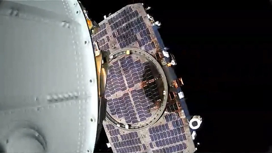 우주 공간에서 발사체와 분리되는 국산 소형 SAR 위성, 자체 발사와 교신 모두 성공! - 네이버 TV