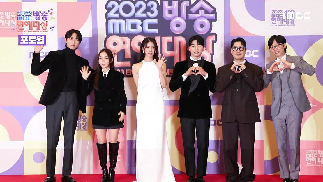 《포토월》 ＜놀면 뭐하니?＞ 유재석&하하&주우재&박진주&이이경&이미주!, MBC 231229 방송 - 네이버 TV