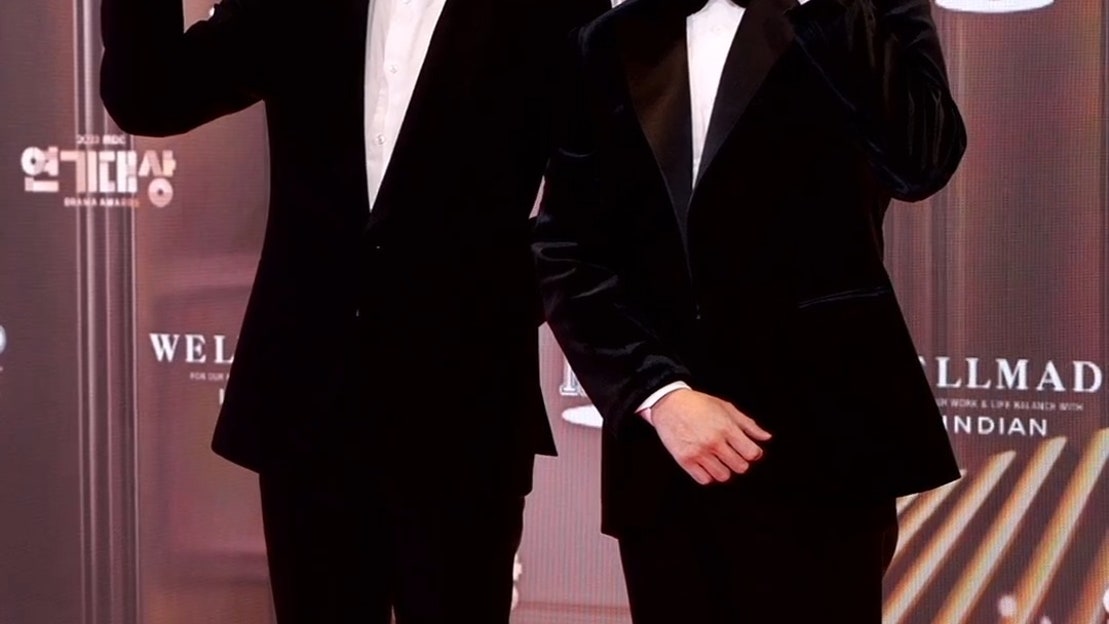 《포토월》 ＜조선변호사＞ 이규성&차학연, MBC 231230 방송 - 네이버 TV