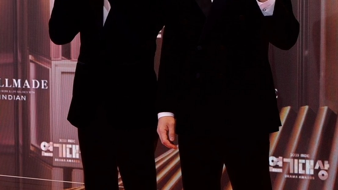 《포토월》 ＜연인＞ 김윤우&최영우, MBC 231230 방송 - 네이버 TV