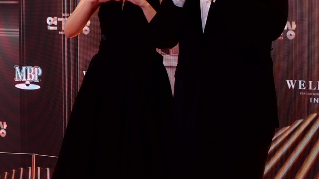 《포토월》 ＜연인＞ 박정연&박강섭, MBC 231230 방송 - 네이버 TV