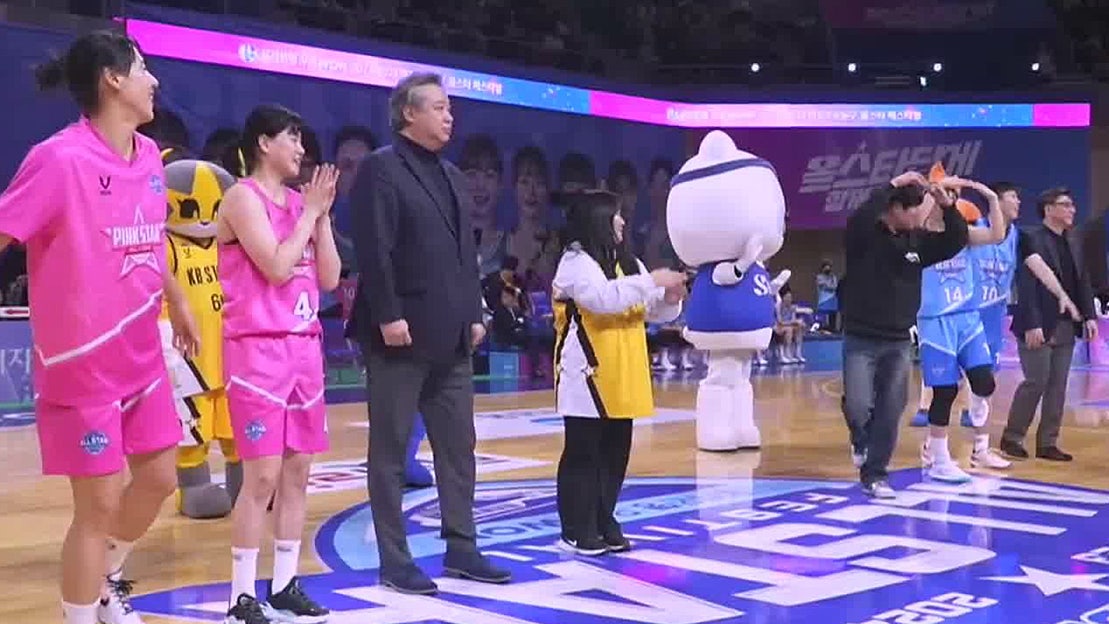 팬들과 함께 즐기는 동작 맞추기 게임 [2023-24 WKBL올스타] - 네이버 TV