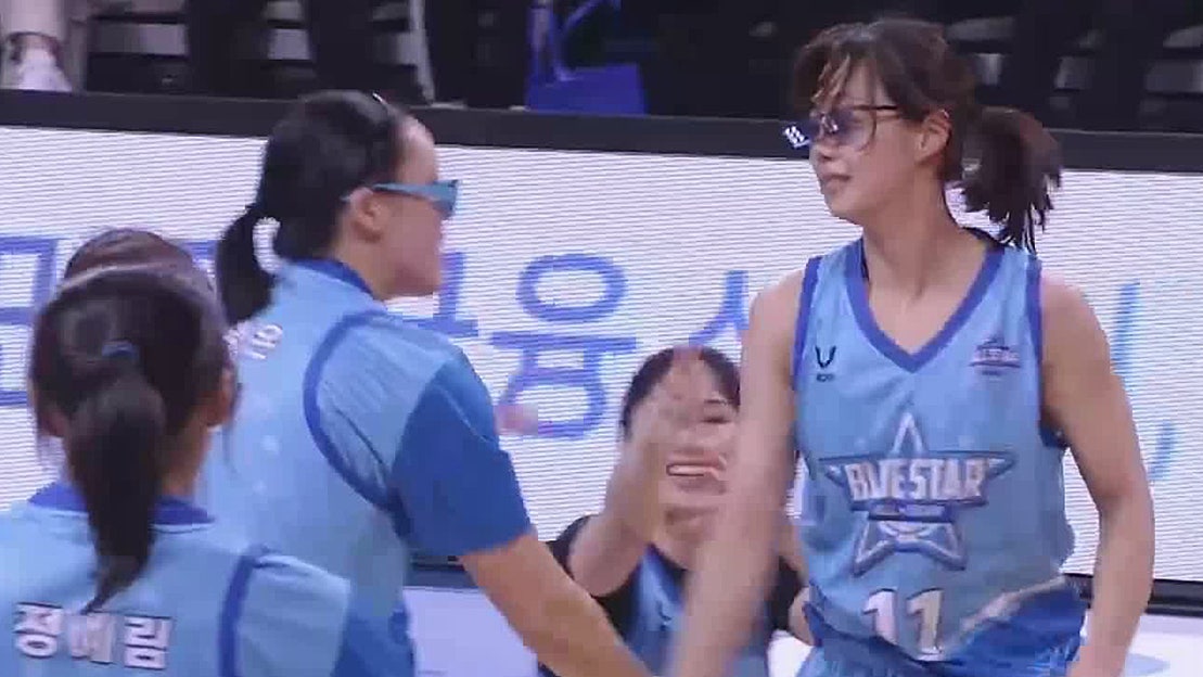 '몇 명이 들어온 거야?' 블루스타 팀의 단체 공격! [2023-24 WKBL올스타] - 네이버 TV