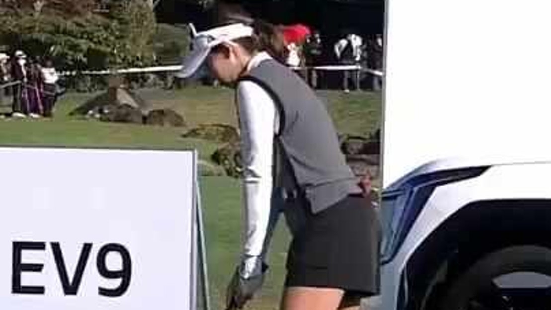 3R 17번홀 배소현 티샷 [SK네트웍스 · 서울경제 레이디스 클래식] - 네이버 TV