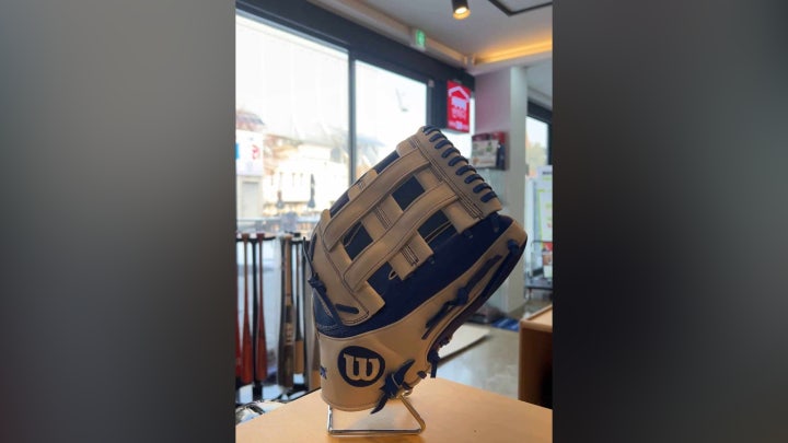 [인천야구매장]윌슨 A2K 김성욱모델 외야수글러브 야구광의시 인천점 야구용품매장에 입고 - 네이버 TV