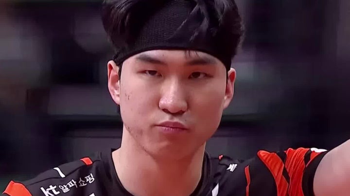 흔들린다 반복되는 실책으로 리드를 뺏기는 Ok금융그룹 배구 동영상 라이브스코어 라이브맨 실시간 라이브스코어 토토사이트