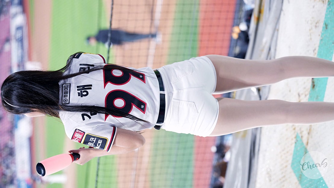 유니폼의 매력 김해리 치어리더 직캠 Kim HaeRi Cheerleader 231004 |4K - 네이버 TV