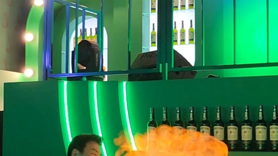 아이리쉬 위스키 제임슨 홍대 팝업 오픈브랜드 앰버서더 ‘크러쉬와 칵테일 불쇼도 네이버 Tv