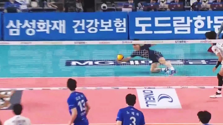 이 정도면 09득점 인정 김영준의 환상적인 디그 배구 동영상 라이브스코어 라이브맨 실시간 라이브스코어 토토사이트