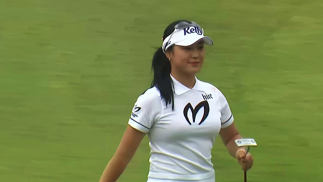 '엄청난 인파!' 버디 찬스를 성공시키는 윤이나 [NH투자증권 레이디스 챔피언십 2R] - 네이버 TV