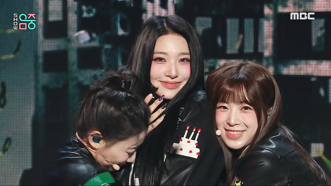 트리플에스 - Girls Never Die (tripleS - Girls Never Die), MBC 240525 방송 - 네이버 TV