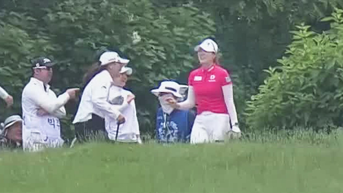 '다이아 주인공 나왔다!' 홀인원 성공한 김민선7 [Sh수협은행 MBN 여자오픈 2R] - 네이버 TV