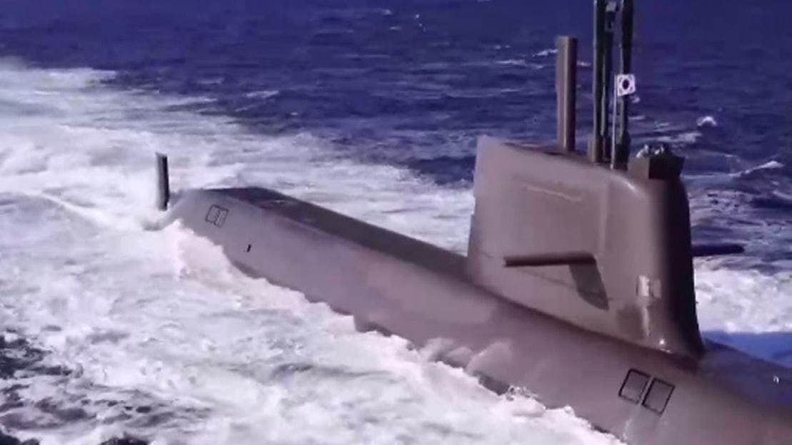 '北 심장부' 은밀히 타격…軍, 3000t급 SLBM 잠수함 잠항훈련 첫 공개 - 네이버 TV
