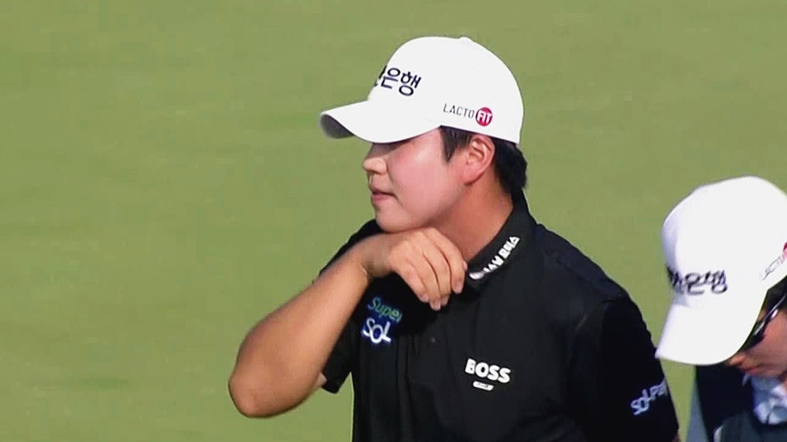 '흔들리는 선두' 16번 홀에서 더블 보기를 기록한 장유빈 [KPGA 군산CC 오픈 3R] - 네이버 TV