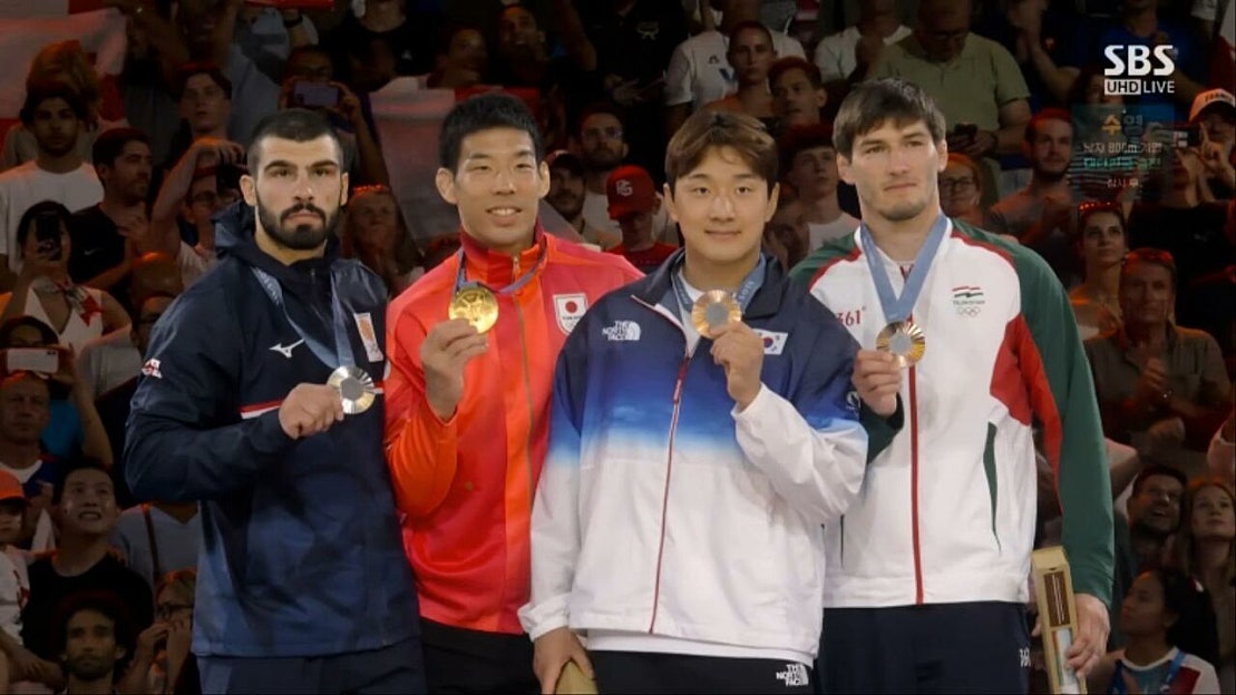 [SBS] 이준환 동메달 시상식 [남자 -81kg] - 네이버 TV