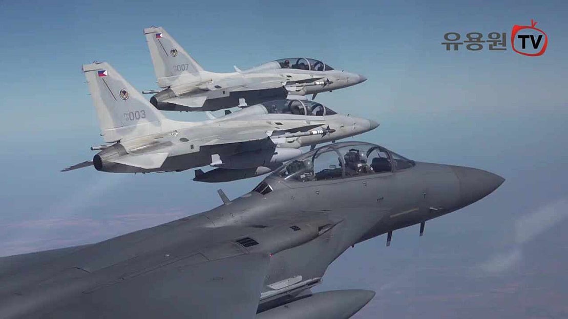 우리가 필리핀에 수출한 FA-50PH가 호주 상공서 F-15K와 우정 비행을 했다고? / 공군 제공 - 네이버 TV