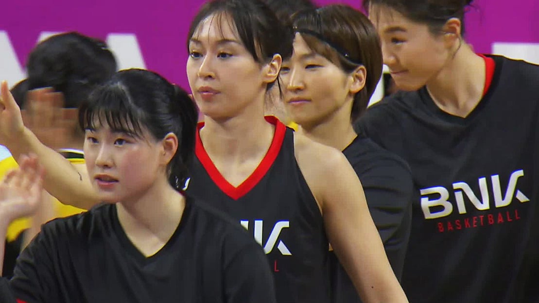 '약속의 4Q' KB스타즈에게 드라마 같은 역전승을 거두는 BNK 썸 - 네이버 TV