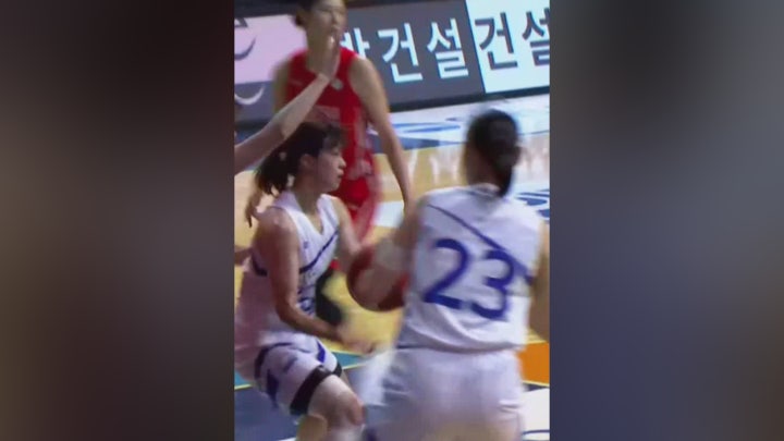 '백도어 + 노룩 패스' 이게 바로 WKBL! - 네이버 TV