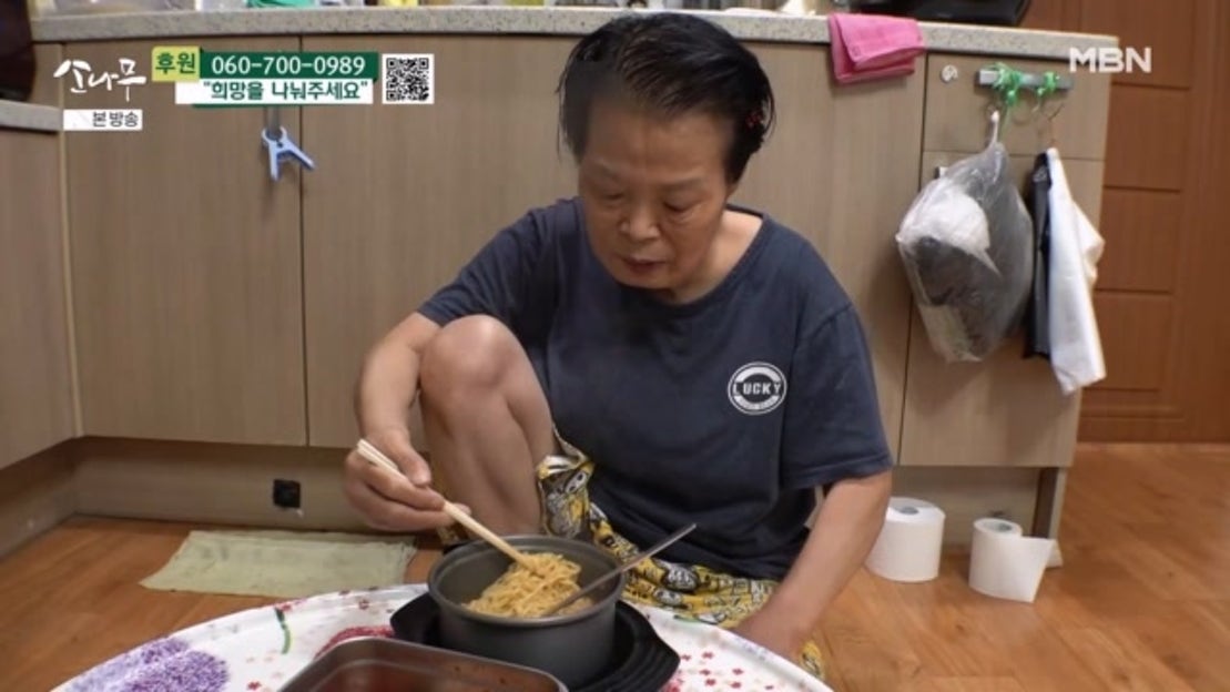 아들을 돌보면서 식사하는 엄마 MBN 240923 방송 - 네이버 TV