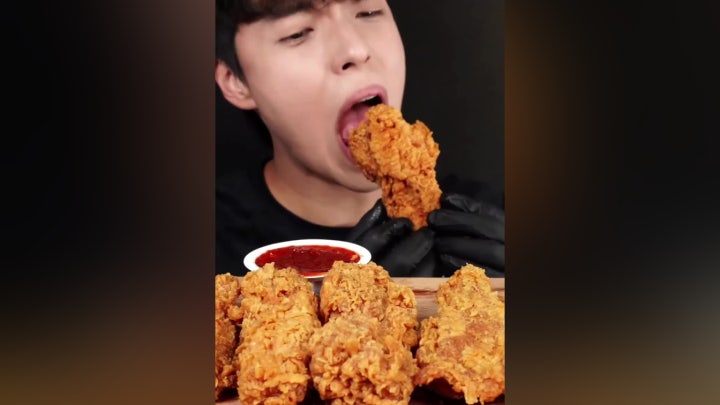 KFC 크리스피 통다리 치킨 먹방 - 네이버 TV