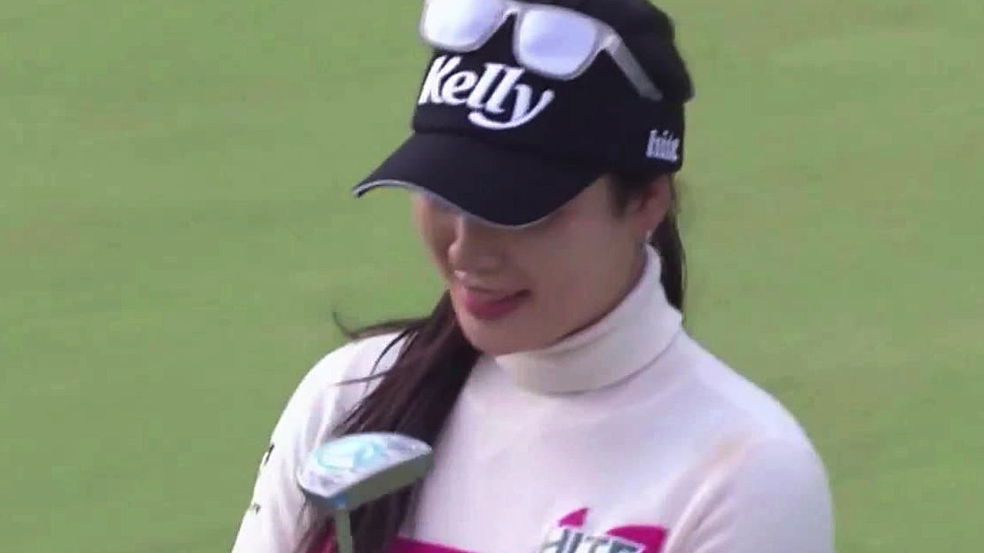 '18번 홀 버디!' 기분 좋게 마무리하는 윤이나 [덕신EPC · 서울경제 레이디스 클래식 2R] - 네이버 TV