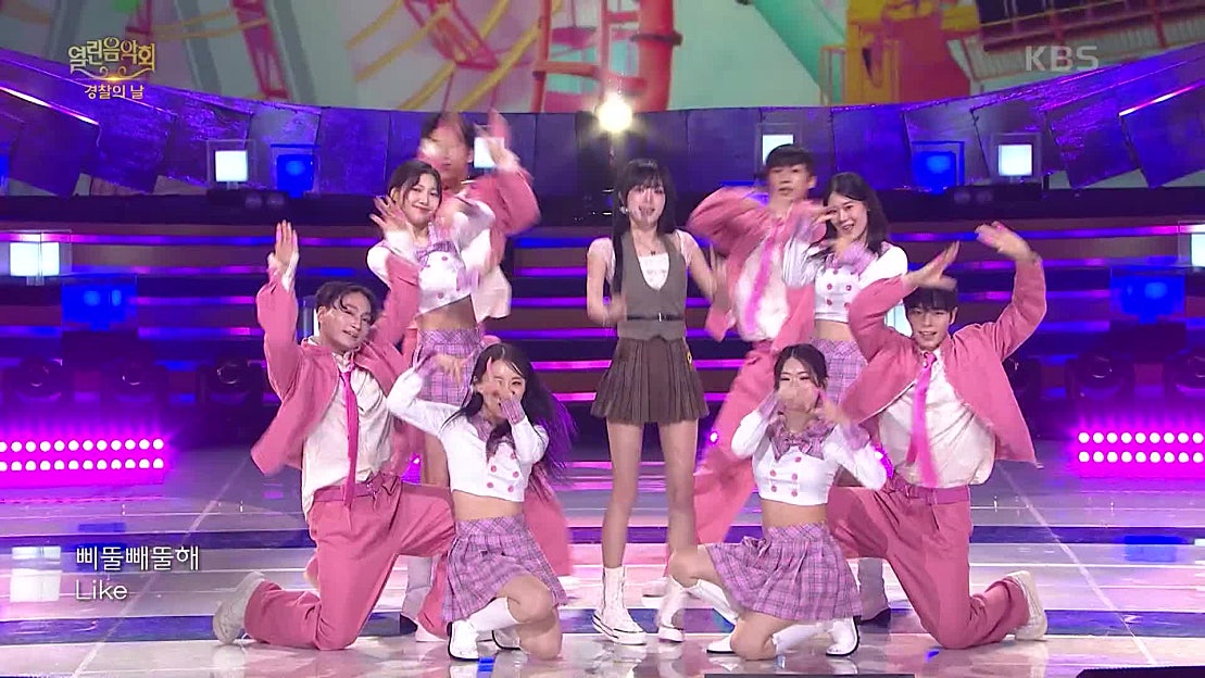 YENA(최예나) - 네모네모 | KBS 241027 방송 - 네이버 TV