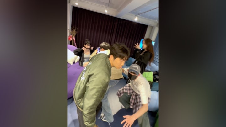 Crazy moving📱 - 네이버 TV