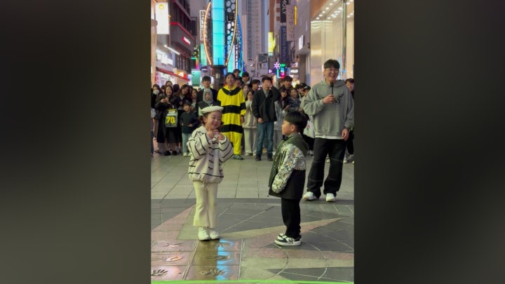 174만 유튜버 크림서현이 터치챌린지를한다면 꼬마의 반응은?(청주성안길편) - 네이버 TV