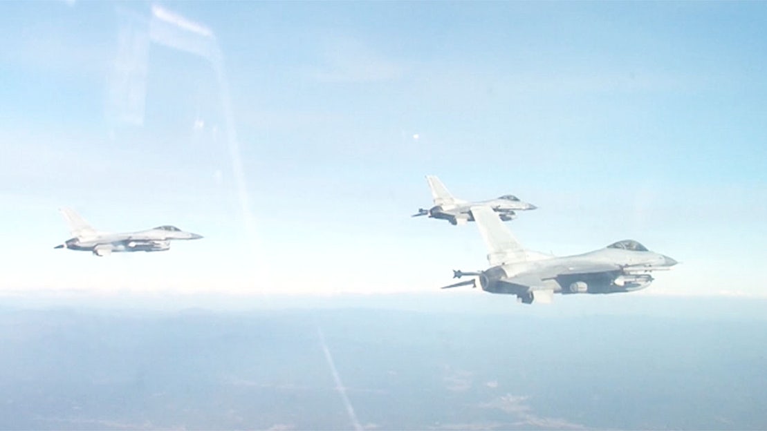 중·러 군용기 11대, KADIZ 진입 후 이탈 - 네이버 TV