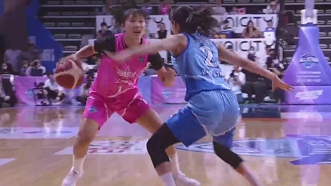 '투표 1, 2위의 대결!' 1 대 1 승부를 겨루는 신지현-박지현 [2023-24 WKBL올스타] - 네이버 TV