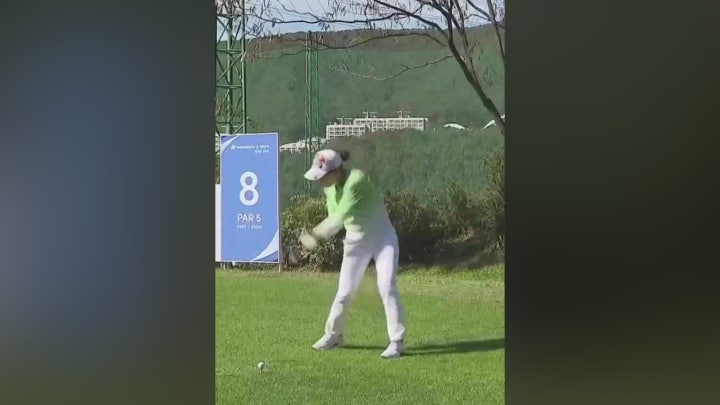 2R 8번홀 지한솔 티샷 [덕신EPC · 서울경제 레이디스 클래식] - 네이버 TV