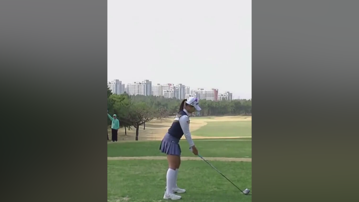 [AI클립] 1R 파4 14번홀 박현경 티샷 (iM금융오픈 2025) - 네이버 TV