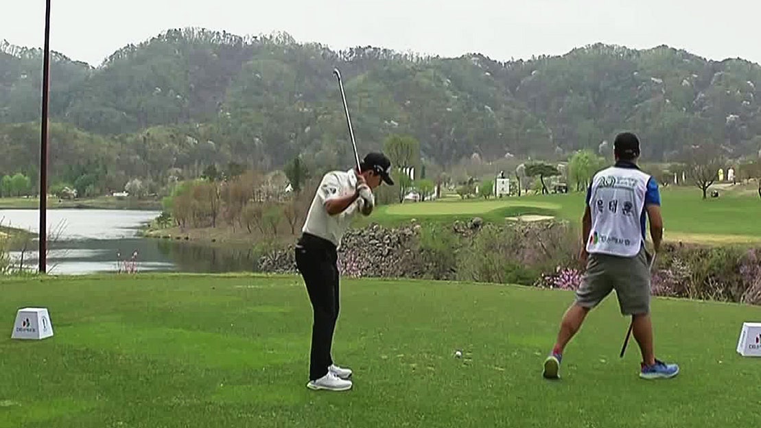 '따라 하시면 안 됩니다' 옥태훈, 과장된 동작의 루틴 [제20회 DB손해보험 프로미 오픈 3R] - 네이버 TV