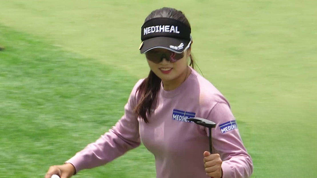 먼 거리 퍼팅 성공으로 단독 선두가 되는 한진선 [덕신EPC 챔피언십 1R] - 네이버 TV