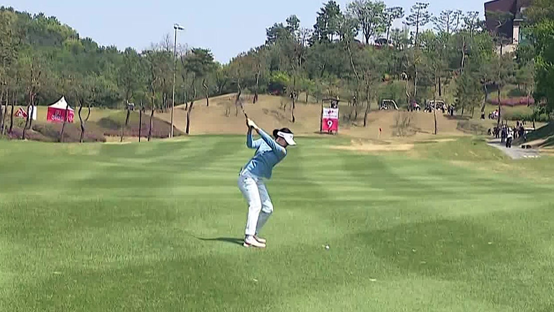 '이글 노린다' 투 온에 성공하는 방신실의 샷 [덕신EPC 챔피언십 2R] - 네이버 TV