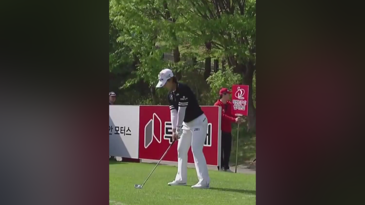 [AI클립] 3R 파3 15번홀 박지영 티샷 (덕신EPC 챔피언십) - 네이버 TV