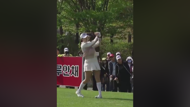 [AI클립] 3R 파3 15번홀 김민선7 티샷 (덕신EPC 챔피언십) - 네이버 TV