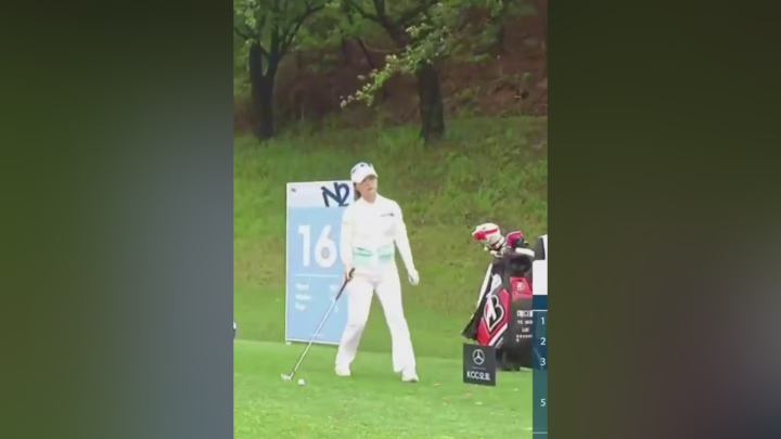 [AI클립] 2R 파3 16번홀 이예원 티샷 (2025 NH투자증권 레이디스 챔피언십) - 네이버 TV