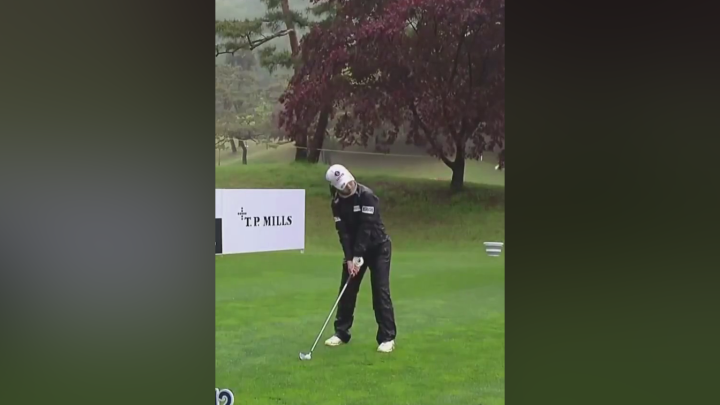 [AI클립] 2R 파3 3번홀 황유민 티샷 (2025 NH투자증권 레이디스 챔피언십) - 네이버 TV