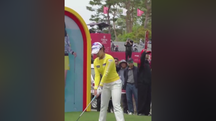 [AI클립] 2R 파4 10번홀 박현경 티샷 (크리스에프앤씨 제47회 KLPGA 챔피언십) - 네이버 TV