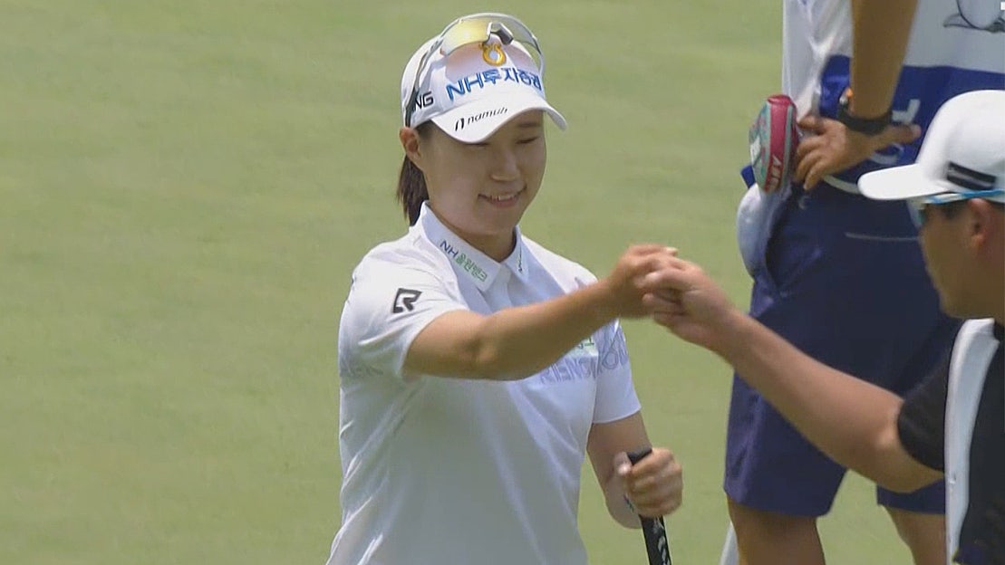 '단독 선두!' 정윤지, 어려운 버디 퍼팅 성공! [Sh수협은행 MBN 여자오픈 1R] - 네이버 TV