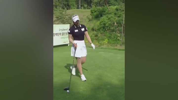 [AI클립] 3R 파5 18번홀 김시현 티샷 (2025 셀트리온 퀸즈 마스터즈) - 네이버 TV