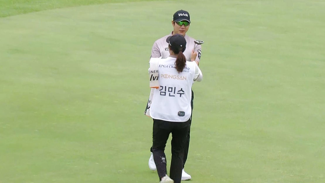 프로골퍼 아내와 함께 대회를 진행하고 있는 김민수 [제68회 KPGA 선수권대회 with A-ONE CC 2R] - 네이버 TV