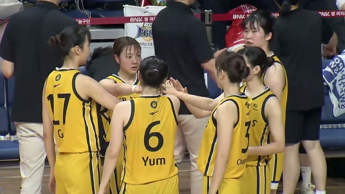 큰 점수 차로 첫 경기 승리하는 KB스타즈 [2025 WKBL 퓨처스리그] - 네이버 TV