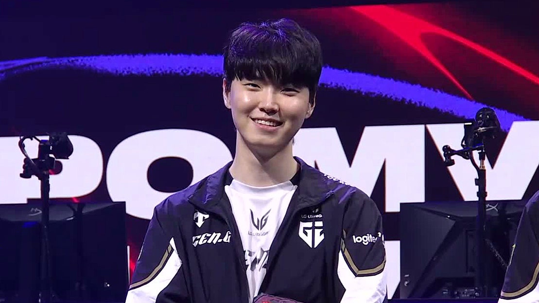 '다음 목표는 월즈 우승입니다' 파이널 MVP Chovy 인터뷰 - 네이버 TV