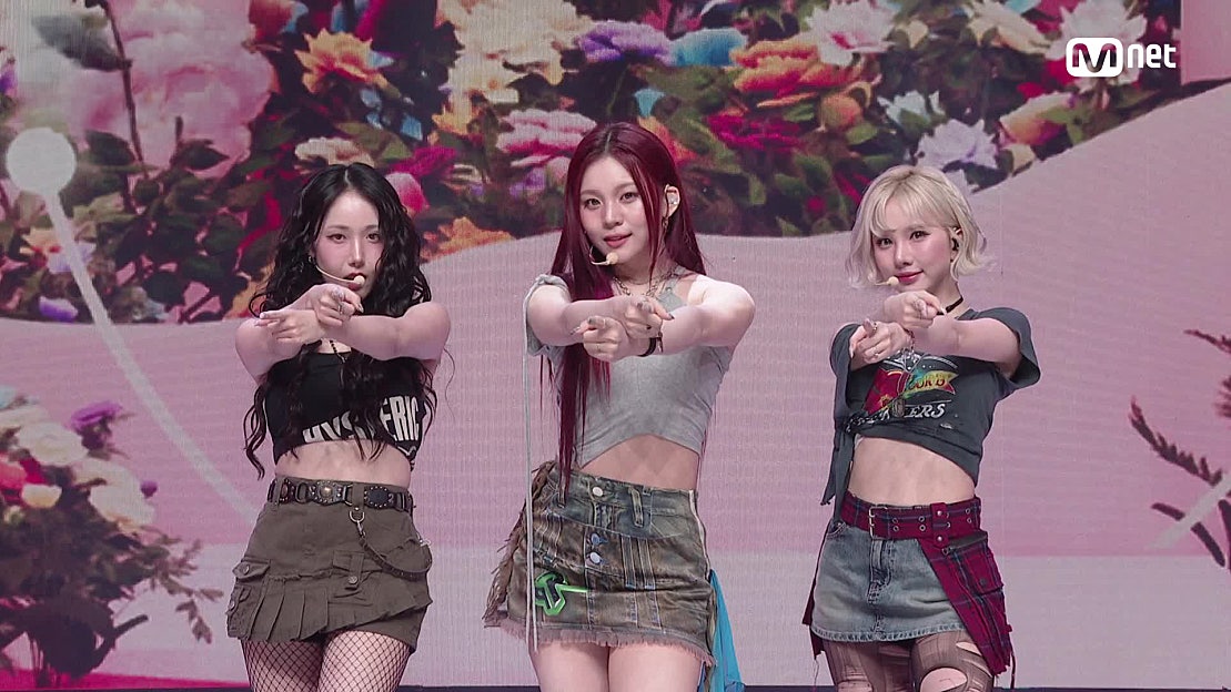 VIVIZ(비비지) - La La Love Me | Mnet 250717 방송 - 네이버 TV